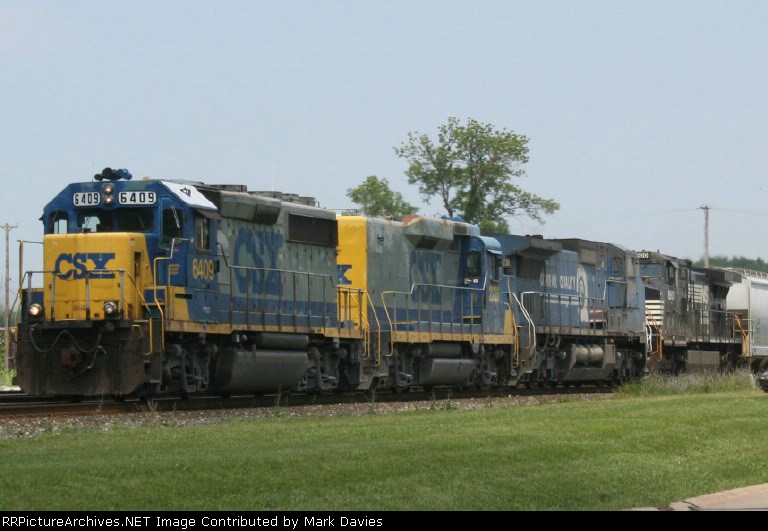CSX 6409 + CSX 2226 + CSX 73?? + NS 9800